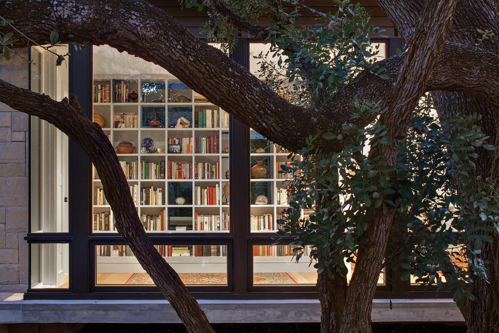 Live Oak Trees Take Center Stage at This West Austin Home - Austin Home